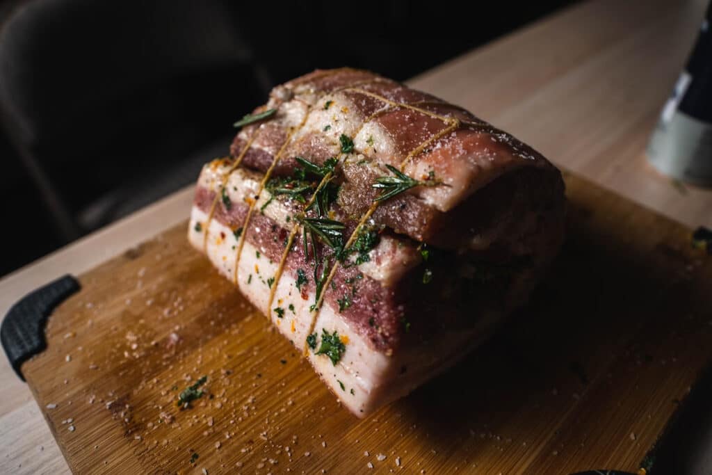 Rôti de porc : mariage de l'ail et du thym avec des rattes au four ...